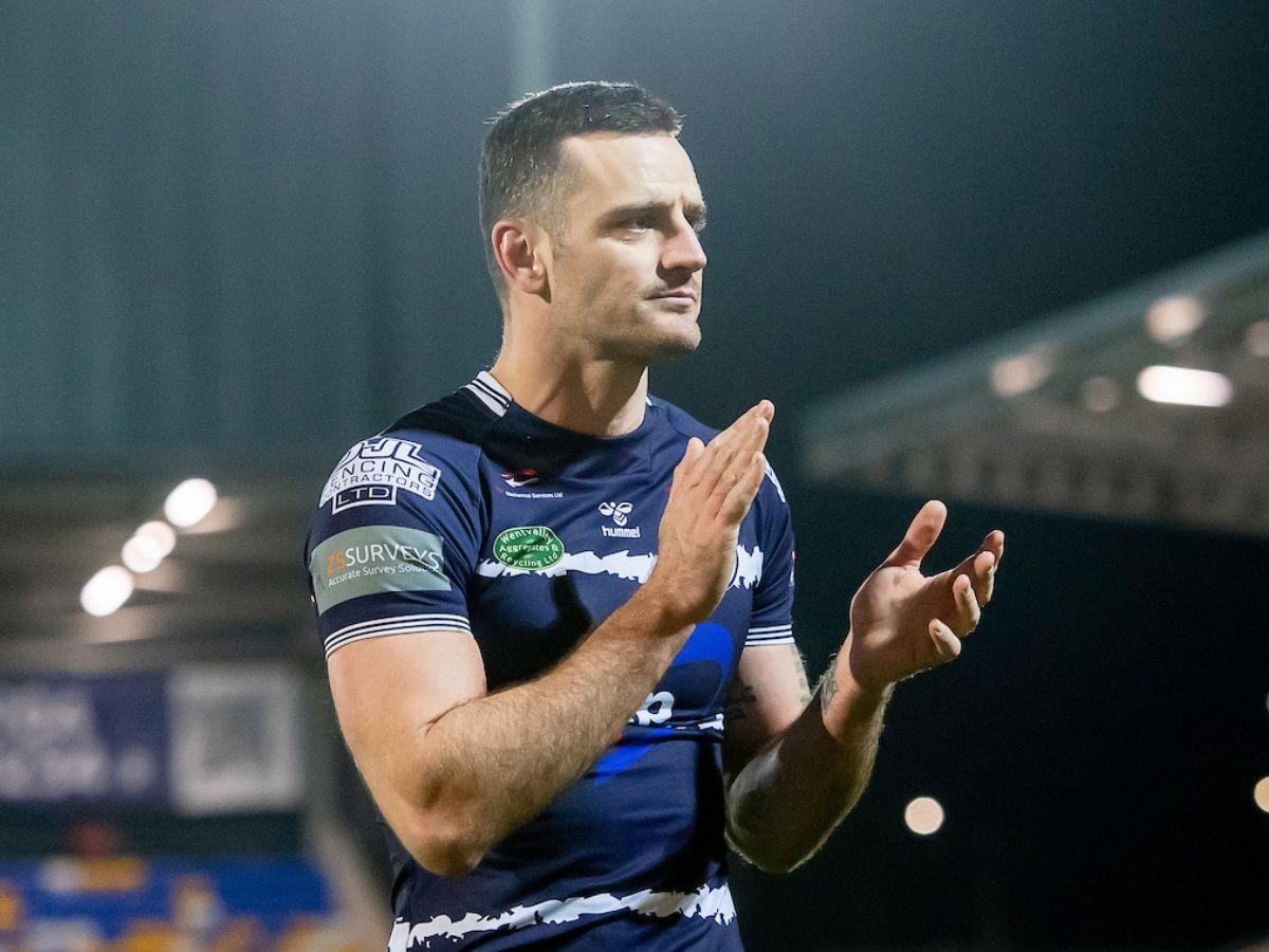 Championship: Featherstone Rovers survive Halifax scare & Leigh win