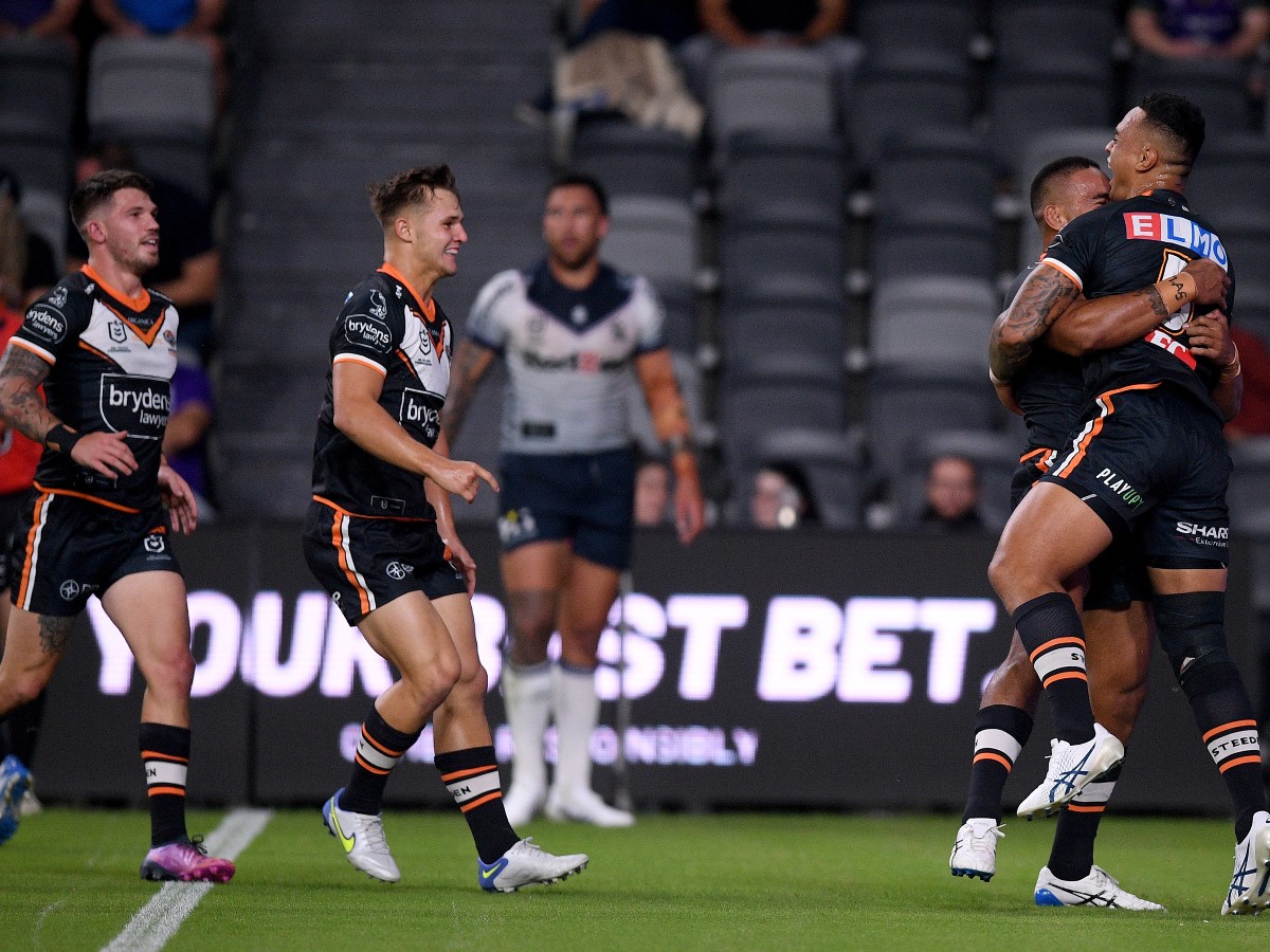 Sunday Social: Touching moment for Oliver Gildart & 300 for Farrell