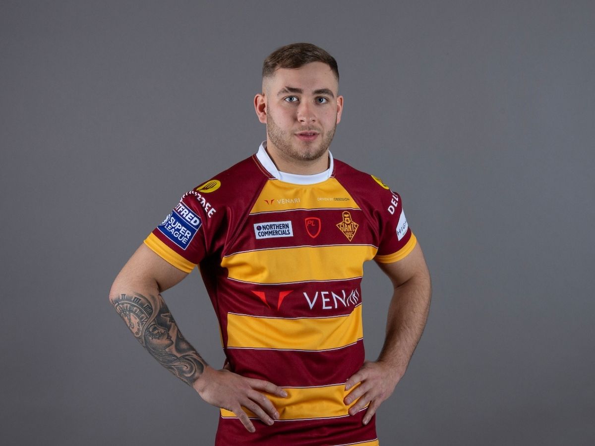 George Roby: Huddersfield hooker loaned to Championship club