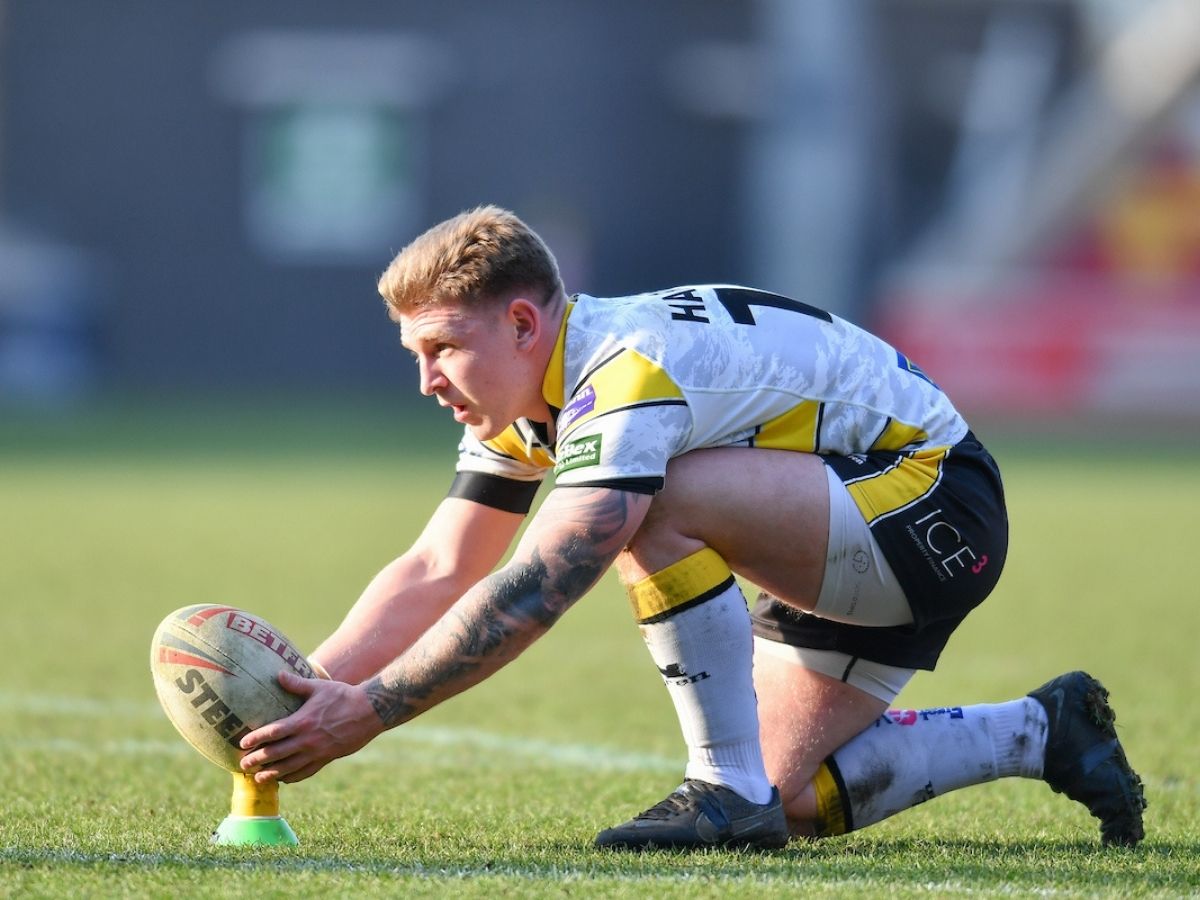 Championship: Featherstone go top, York win again & Halifax comeback