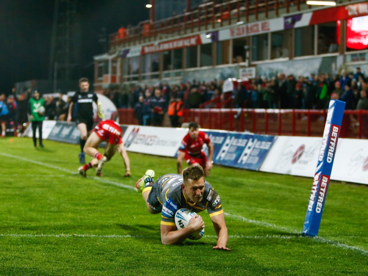 Greg Eden hoping to finish career at Castleford after signing new contract