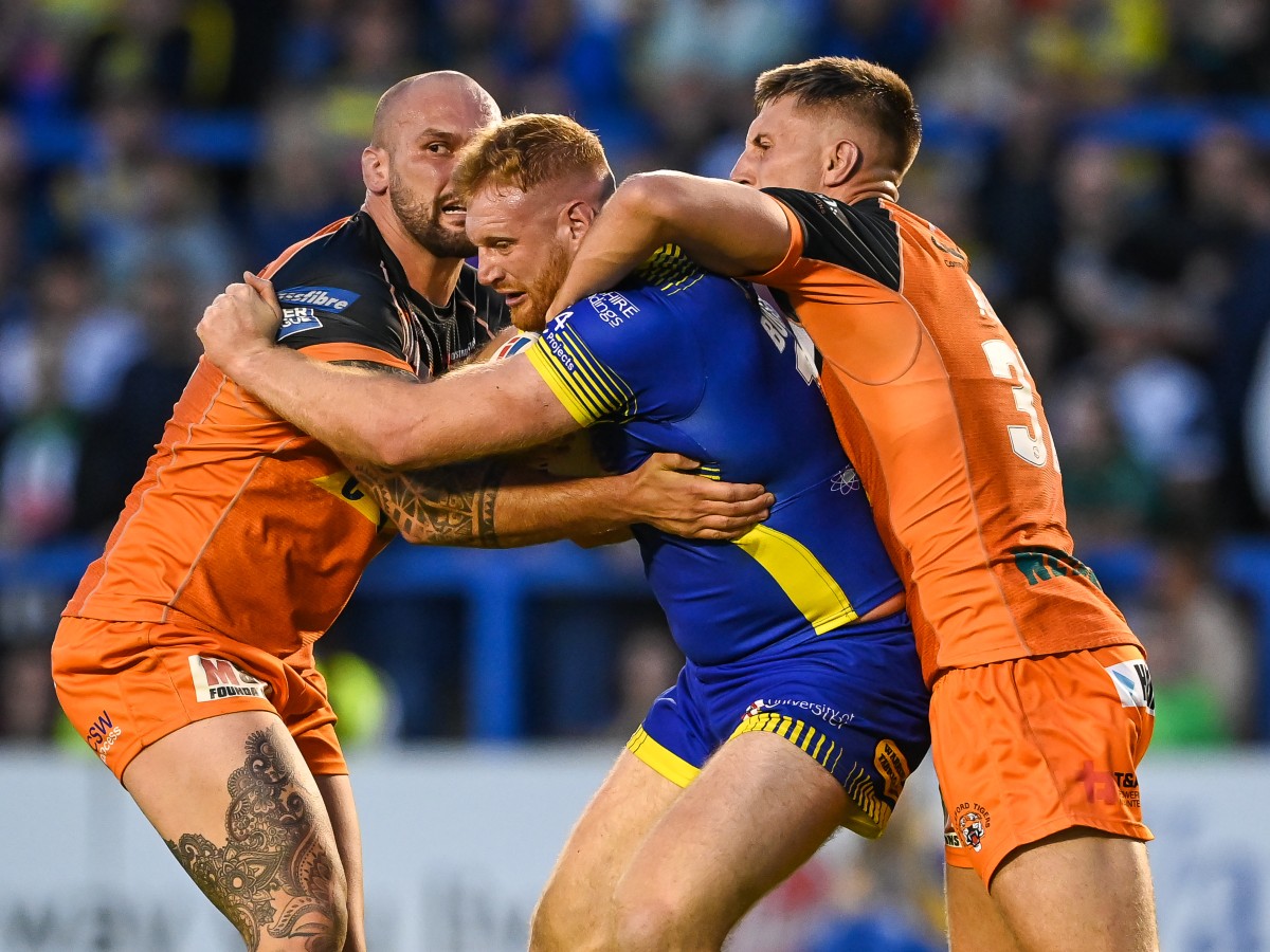 Castleford keep play-off hopes alive with tense victory over Warrington