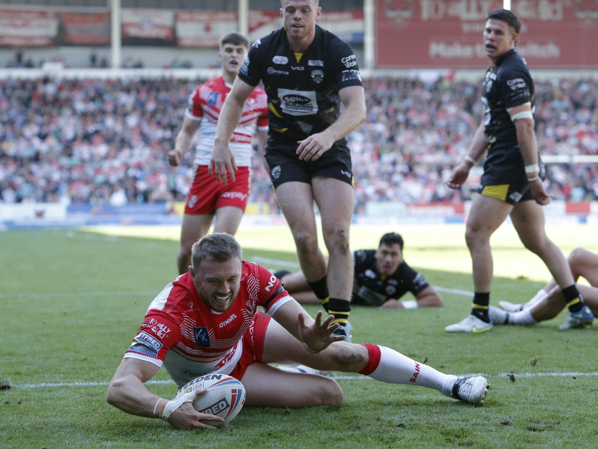 Joe Batchelor signs new long-term deal with St Helens