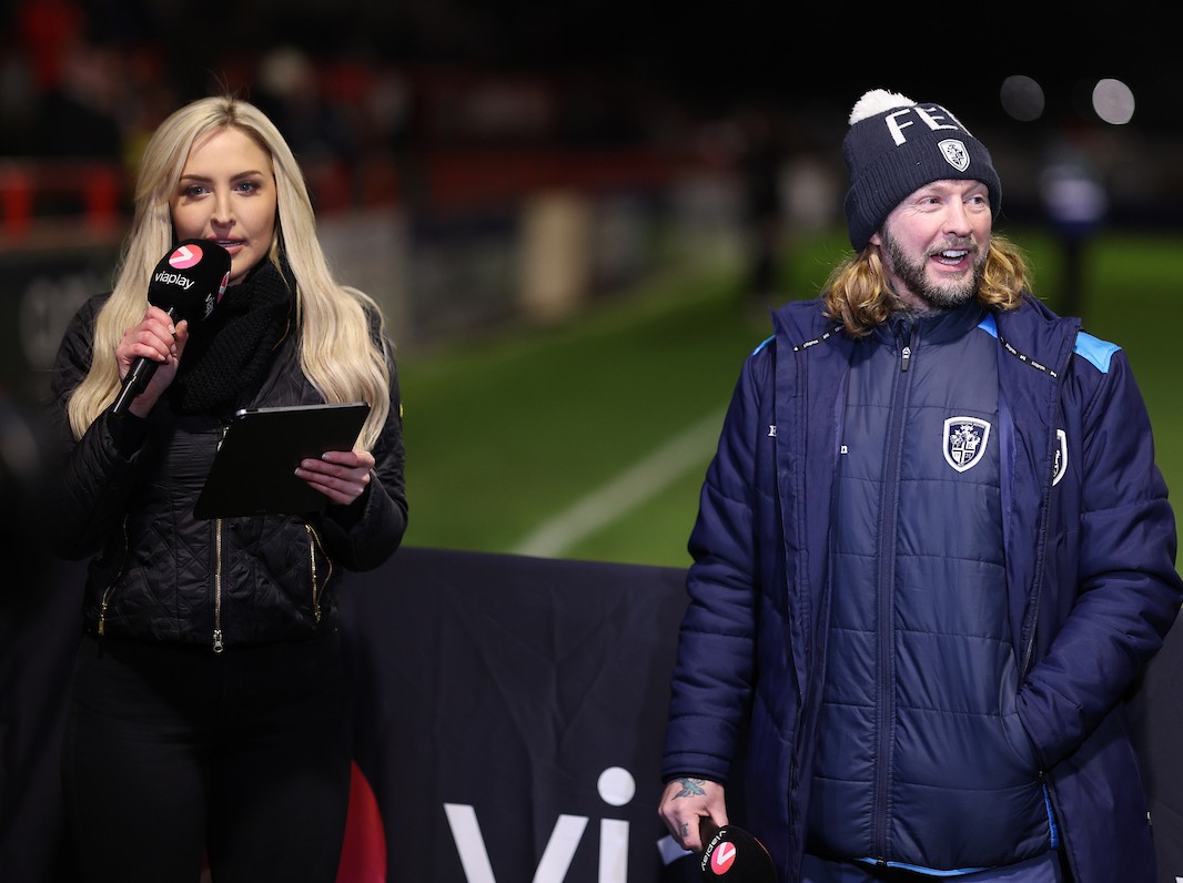 Featherstone set the benchmark in opener & calls for TV highlights show