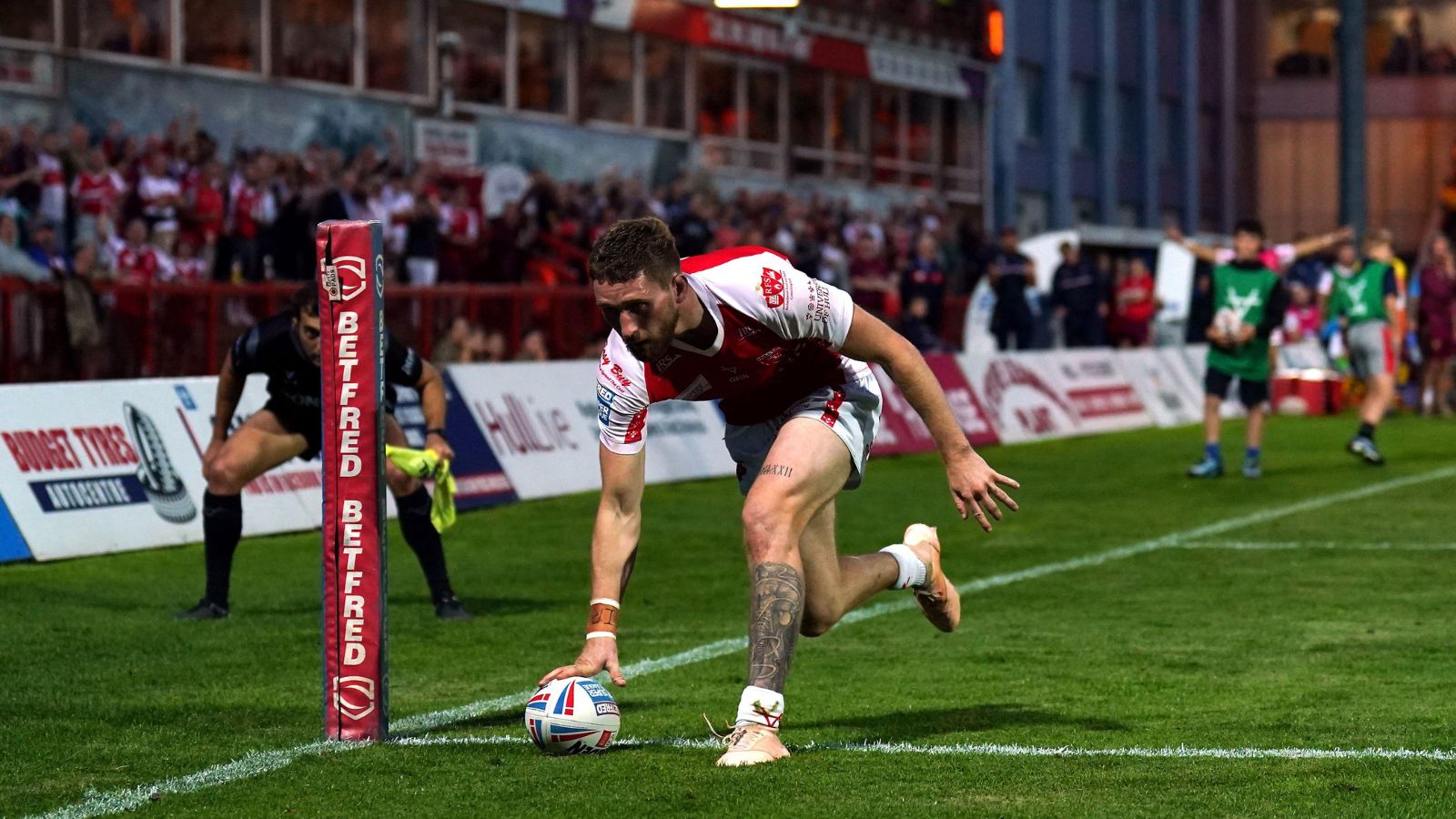 Off-contract Ireland international sees Super League move confirmed on ...