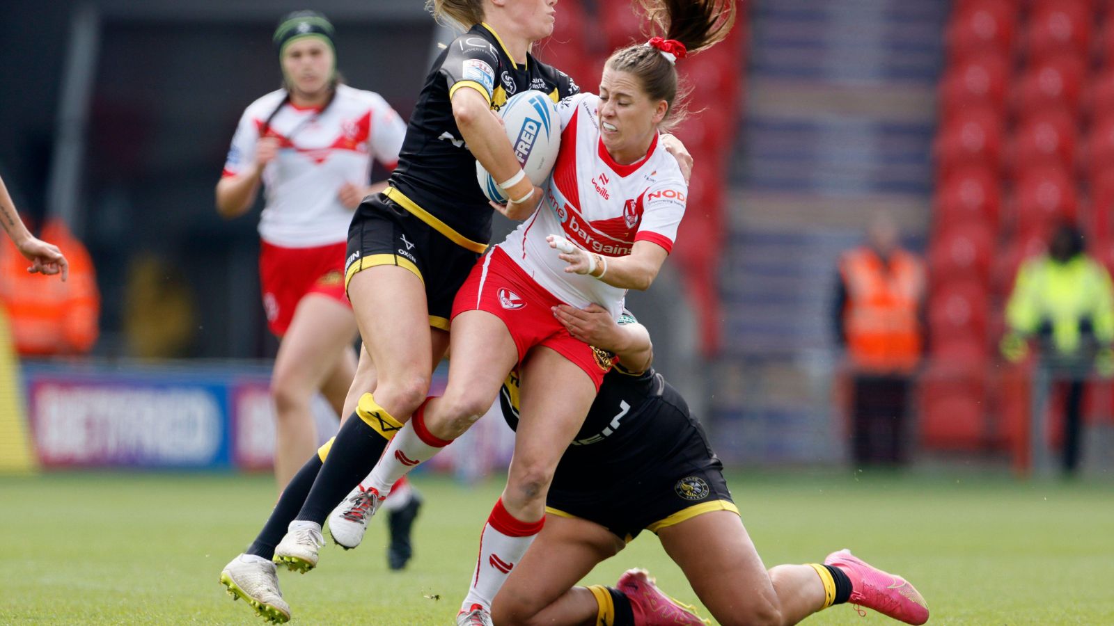 Tara Jones explains 'end goal' in choice between St Helens and ref career