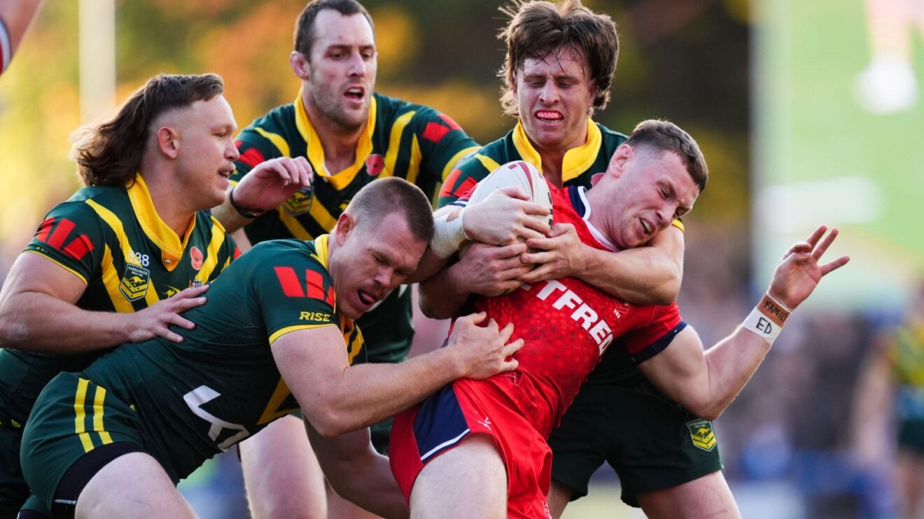 Leeds Rhinos star defends England coach after Ashes whitewash